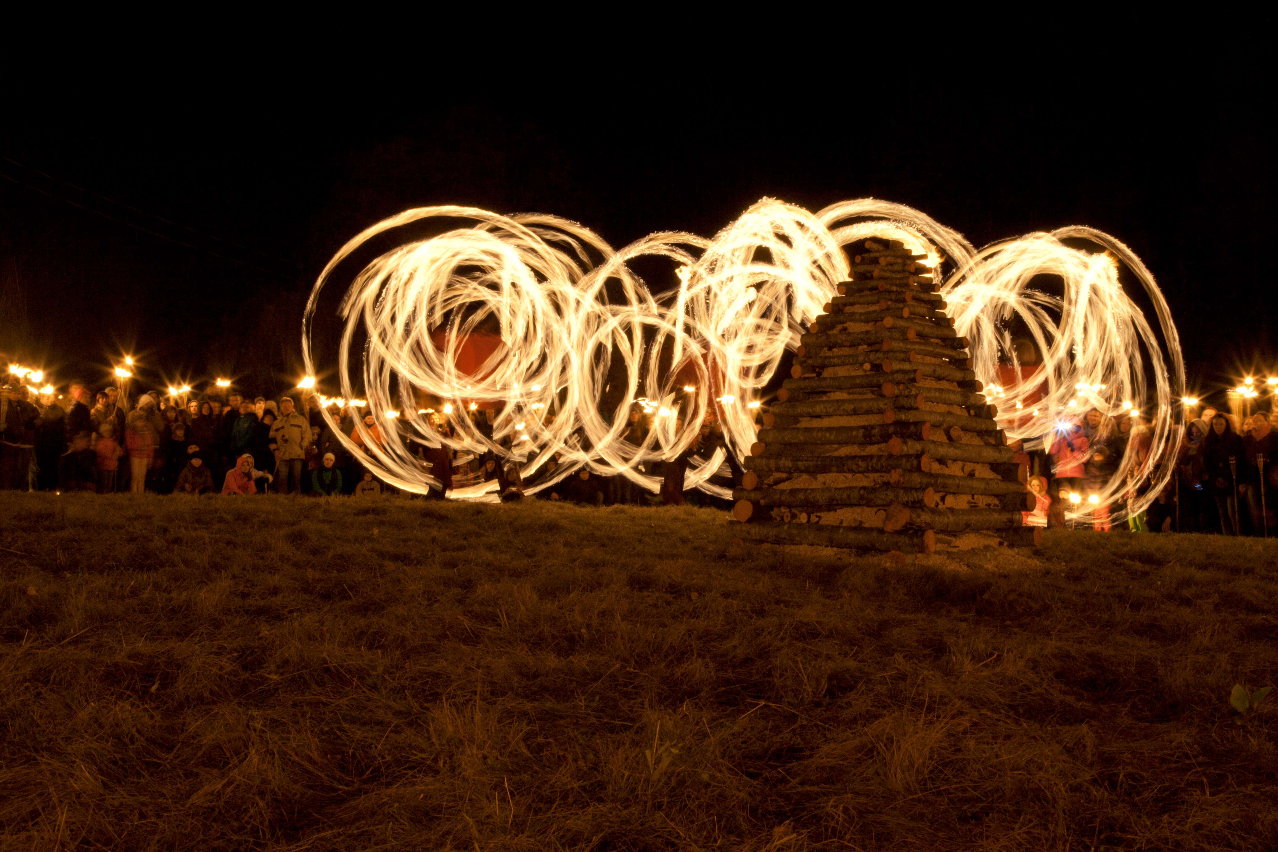 Uguns Nakts Vienkoču parkā » EnterGauja